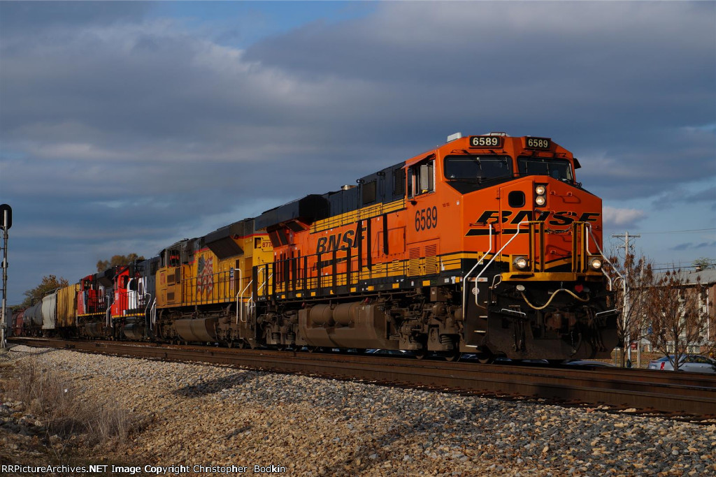 BNSF 6589